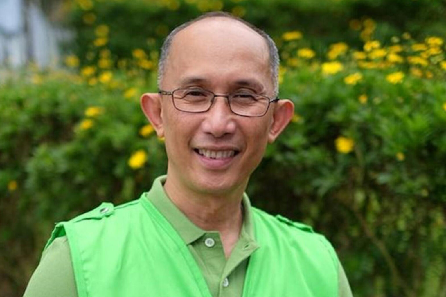 ALLEGED PROJECT ANOMALIES: DOCUMENTS POUR INTO MAGALONG’S OFFICE FROM ...