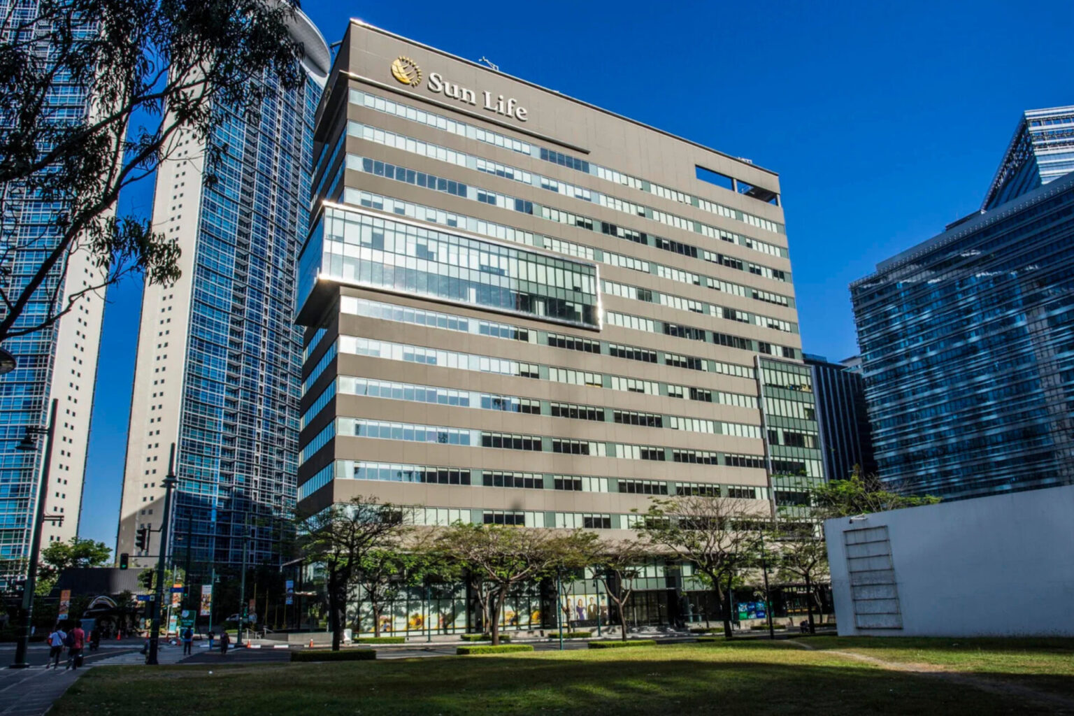 SUN LIFE PHILIPPINES LEADS LIFE INSURANCE SECTOR WITH ₱62-B PREMIUMS IN ...